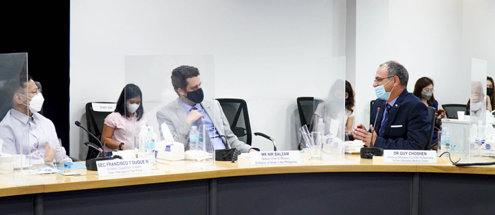 Israeli health delegation shares best practices to defeat Covid ...