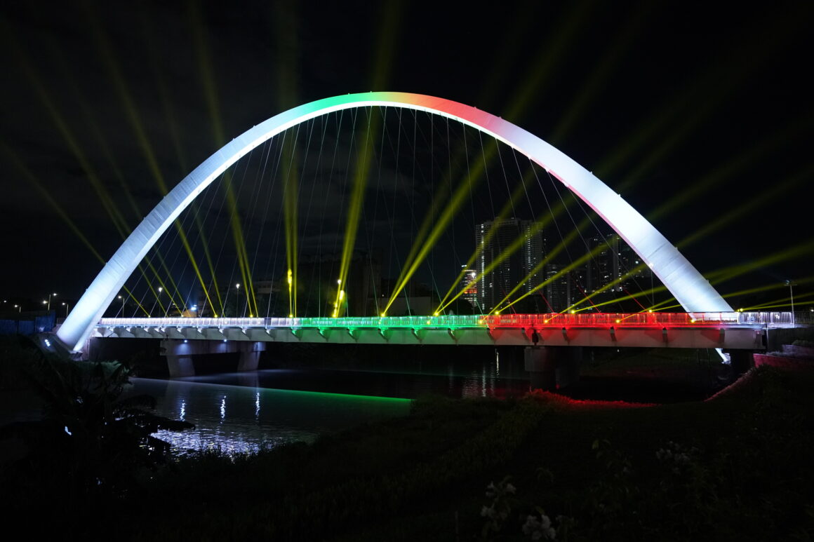 Ayala Land and Eton Properties unveil Parklinks Estate’s iconic bridge ...