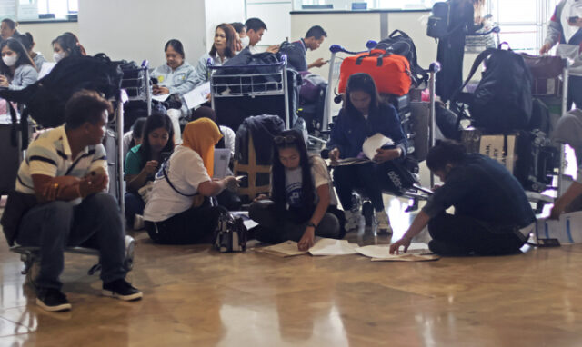 Crisis seen tempering remittances growth | Andrea E. San Juan