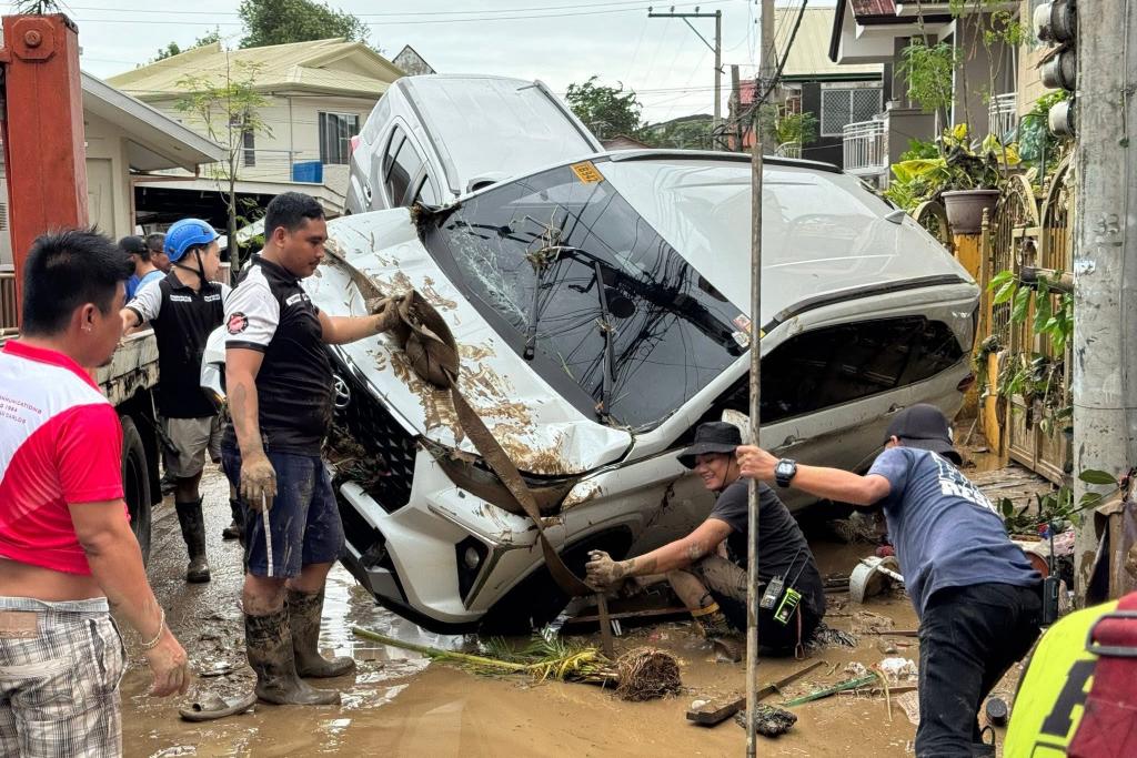 Typhoon Tino leaves 7 dead in Cebu, Bohol | Carmel Pedroza