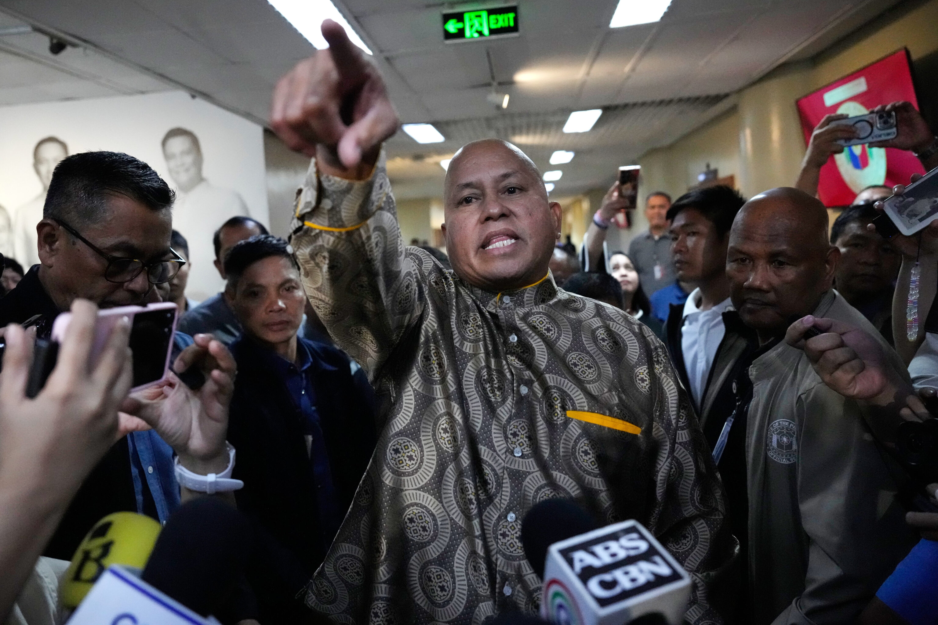 PNP chief: Dela Rosa surrender of weapons a positive development­ | Rex ...