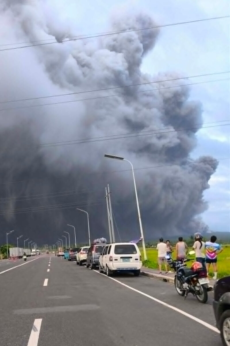 CAAP bars aircraft within 6-km radius of Mayon peak | Lorenz S. Marasigan